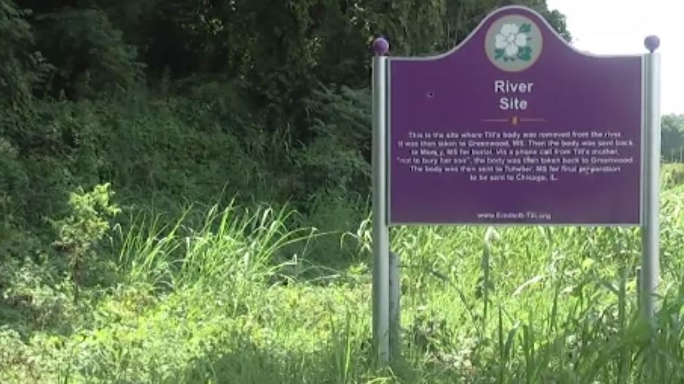 Three frat students suspended for posing with guns in front of Emmett Till memorial | KGAN