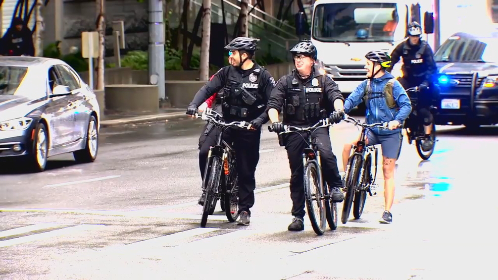 Seattle brings back community service officers | KOMO